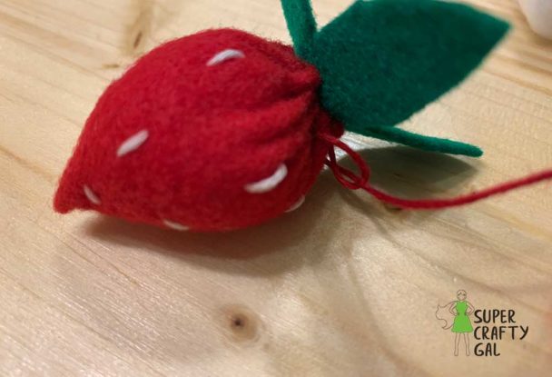 How to Make Strawberries Out of Felt - Super Crafty Gal